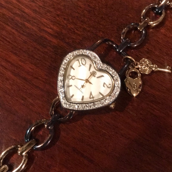 Jennifer Lopez | Jewelry | Jennifer Lopez Crystal Glitz Heart Shaped ...